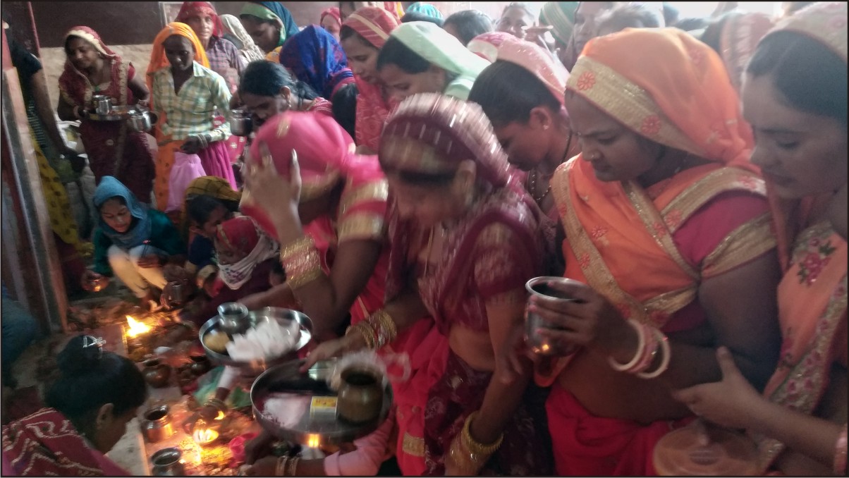 चौथ माता की पूजा को उमड़ी महिलाएं